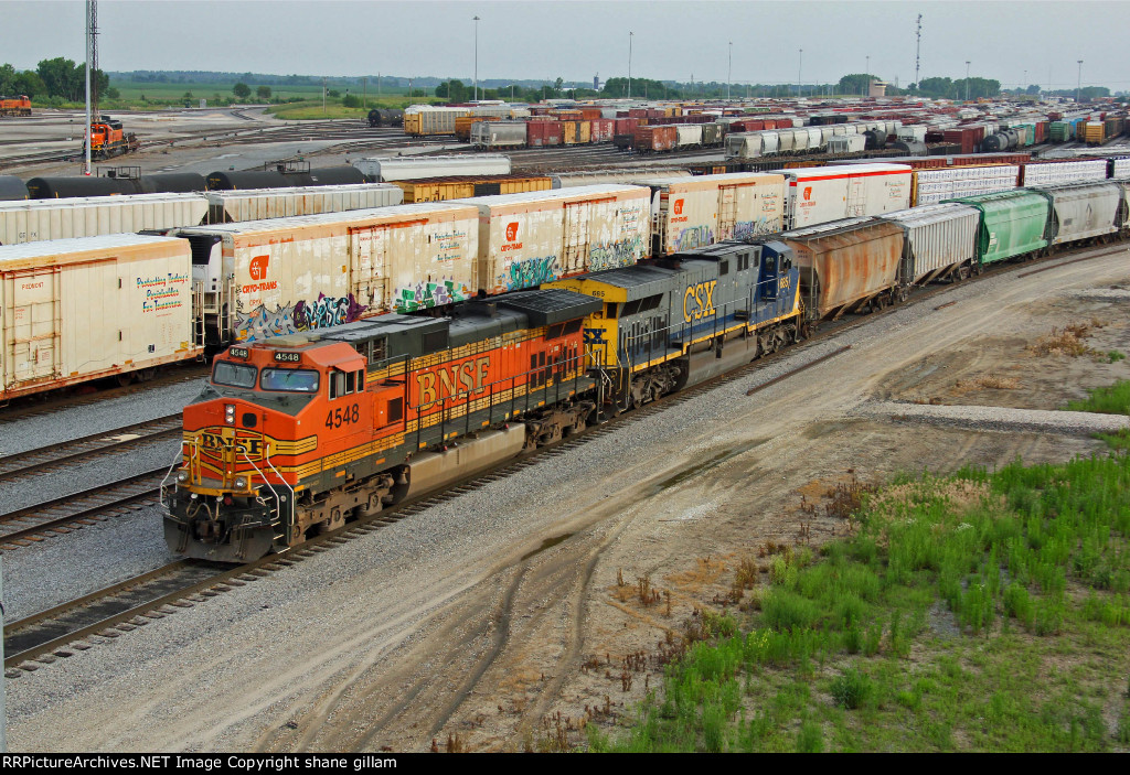BNSF 4548 Brings in a big freight train with csx 2nd out!